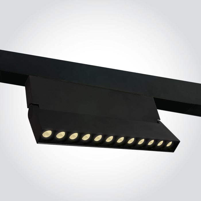 LED linear magnetic track light, ideal for shops and showrooms. One Li ...